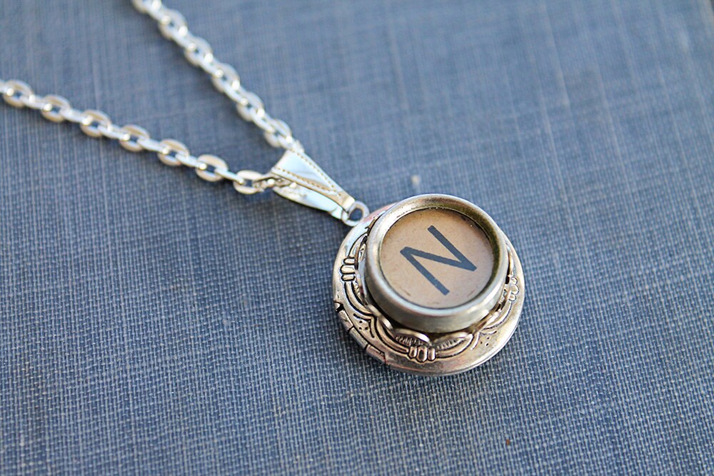 N INITIAL Vintage TYPEWRITER Key LOCKET Style Necklace Light | Etsy