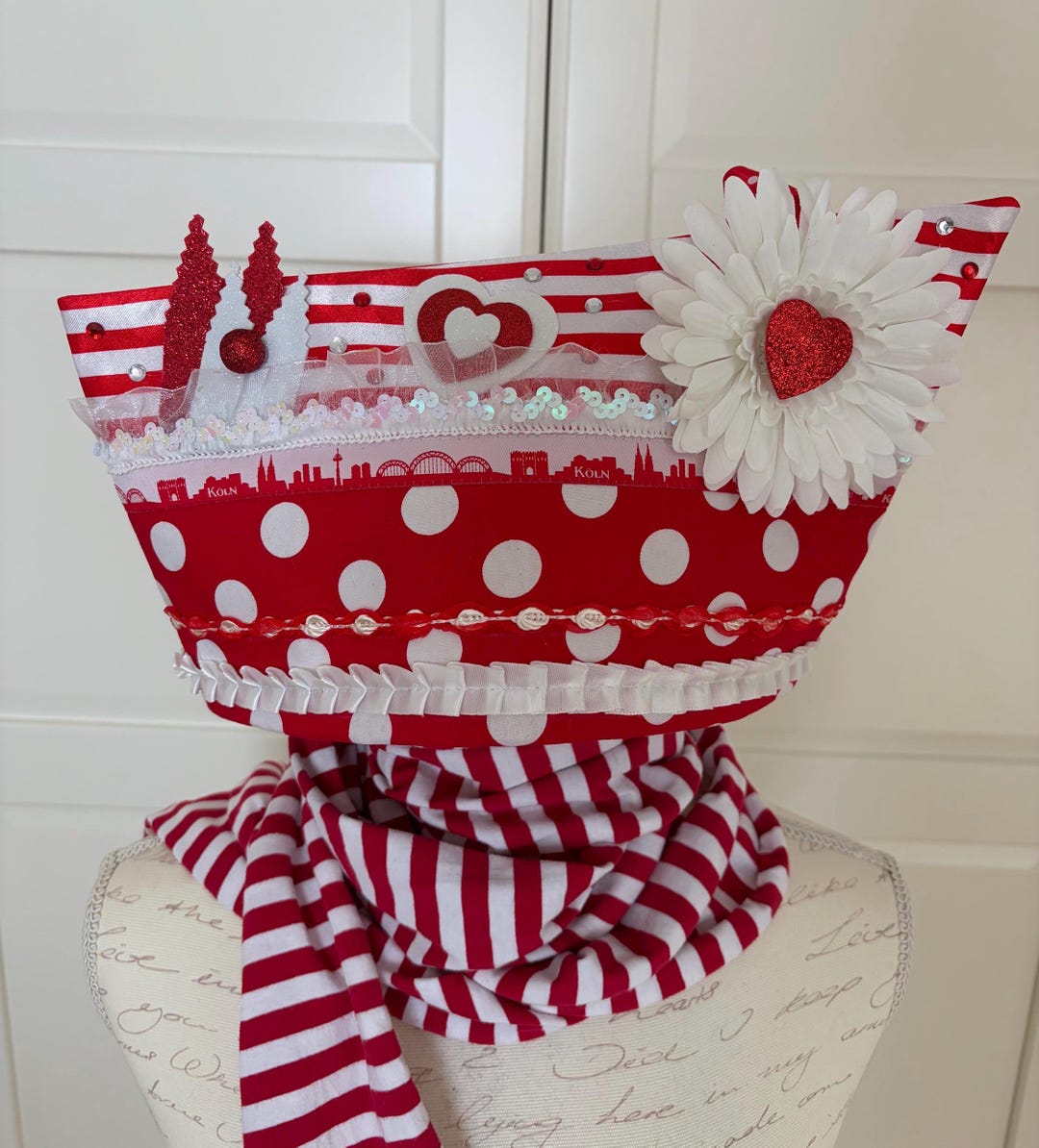 Jester's Cap "rut Un Wiess Rot-weiß" - Head Circumference 57 Cm ...