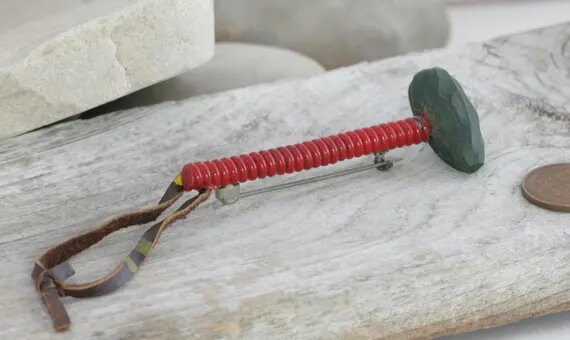 Tomahawk Early Plastic Souvenir Pin Brooch // Costume… - Gem