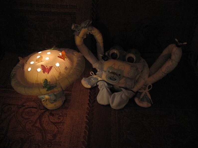 How to Make a Diaper Frog and Toadstool Night Light. Rrrribit. | Etsy