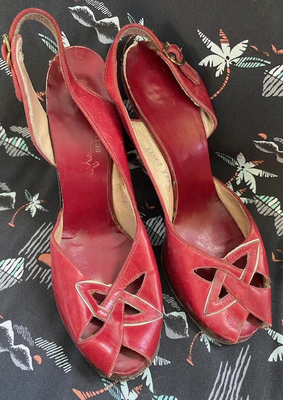 Vintage 1940s Red Peep Toe Platform Shoes Sz US 6.5A - Gem