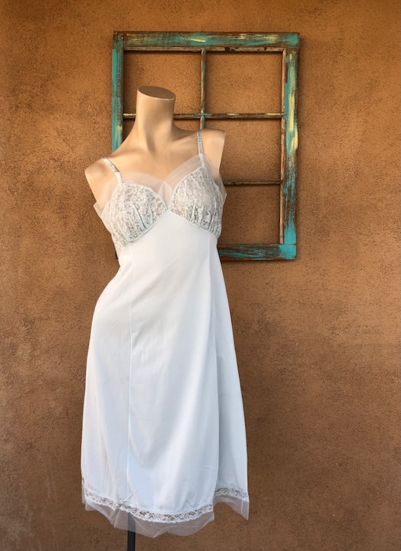 Vintage 1950s 1960s Pastel Green Nylon Slip Sz S B34 … - Gem