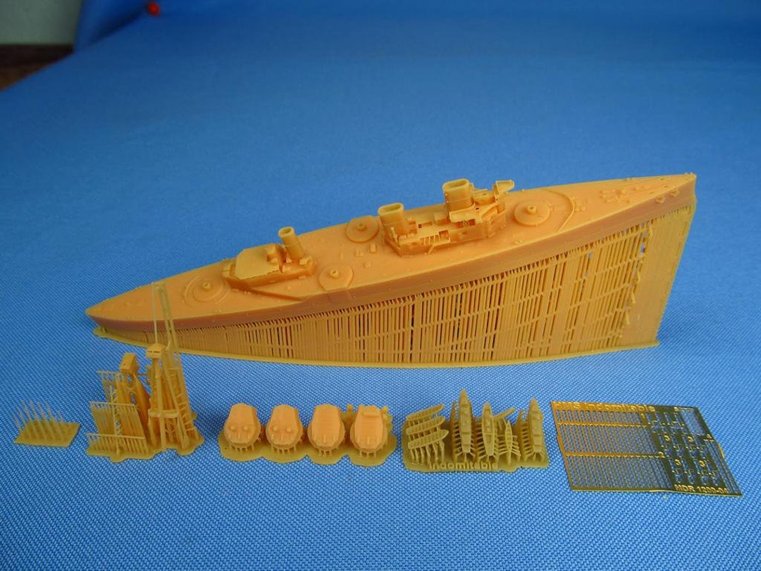 HMS Indomitable ship Model HMS Indomitable in Scale 1/1200 MDR1200-04 ...