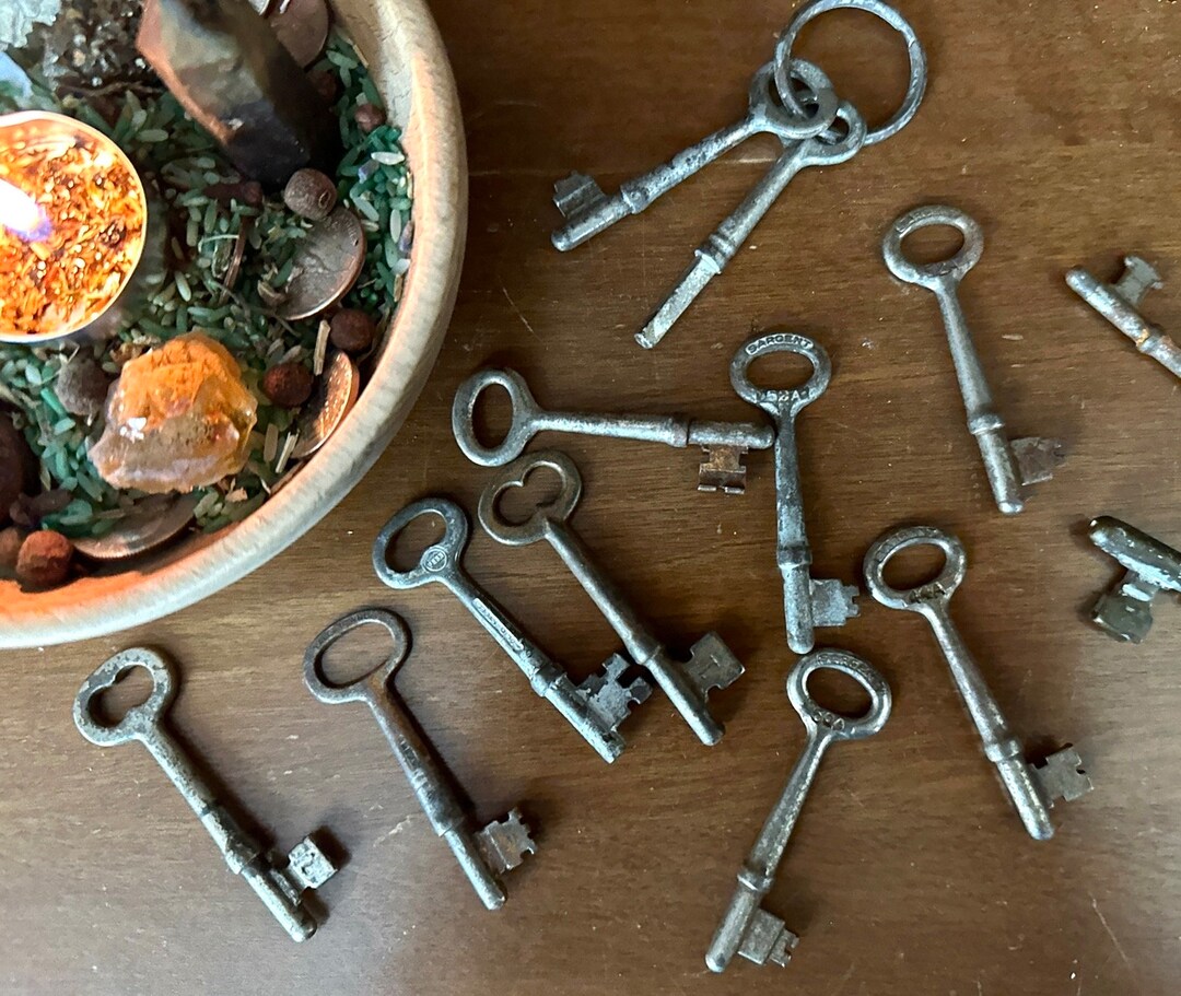 VINTAGE SKELETON KEY for Spells Altar Tool Witch Decor Witchy Sabbat ...