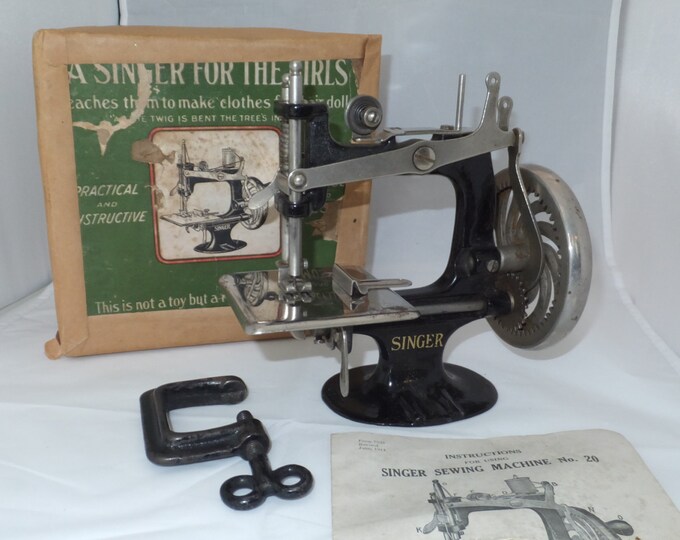 Vintage Singer Sewing Machine, Antique Childs Sewing Machine, Model 20 ...