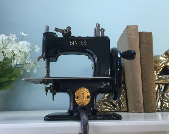 Vintage Singer Sewing Machine, Black Mini Childs Model 20, Miniature ...