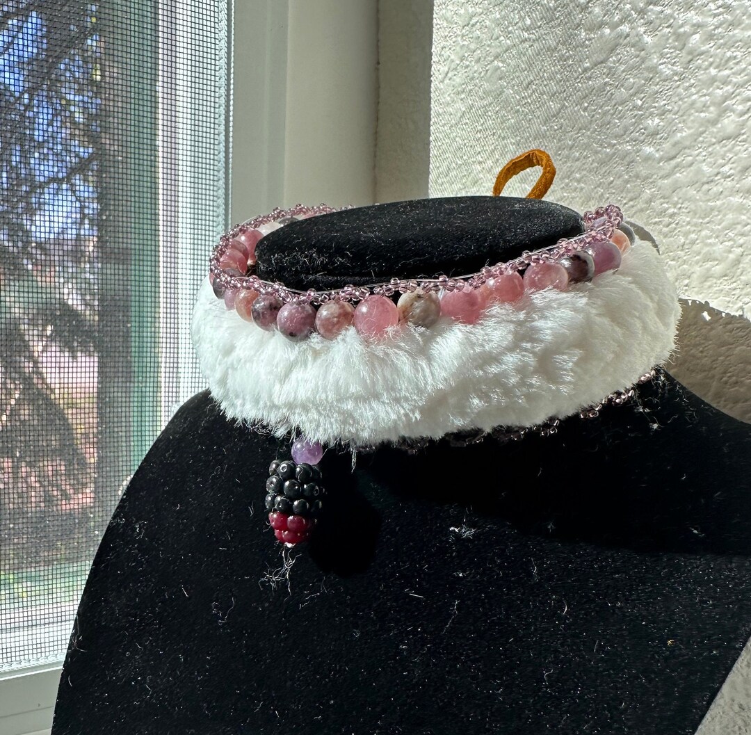 Choker, very Berry White Beaver Fur Necklace With Lepidolite and Berry ...