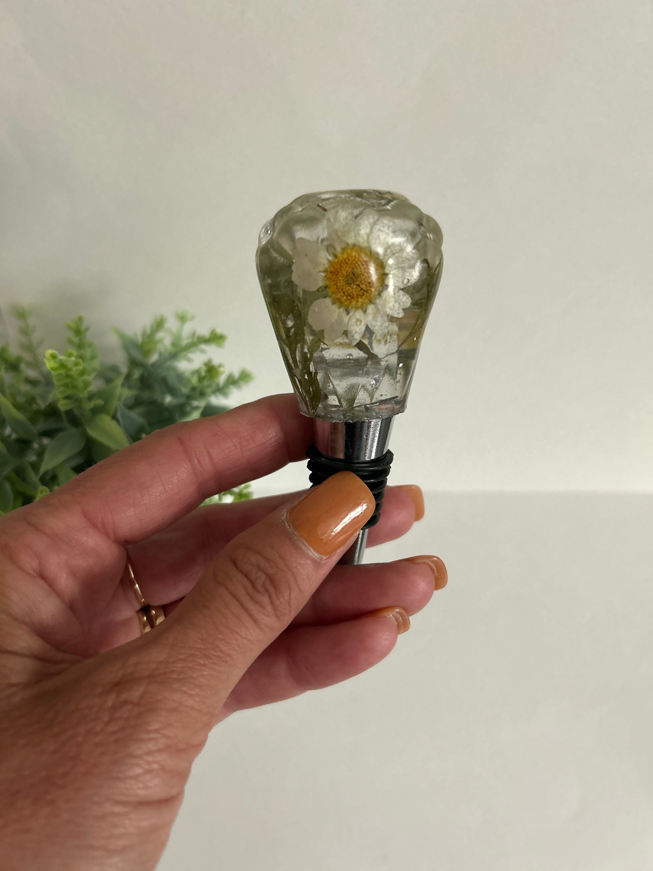 Handmade Floral Resin Wine Stopper: Dried Flower Variety - Etsy
