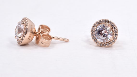 Round sparkle stud earrings store