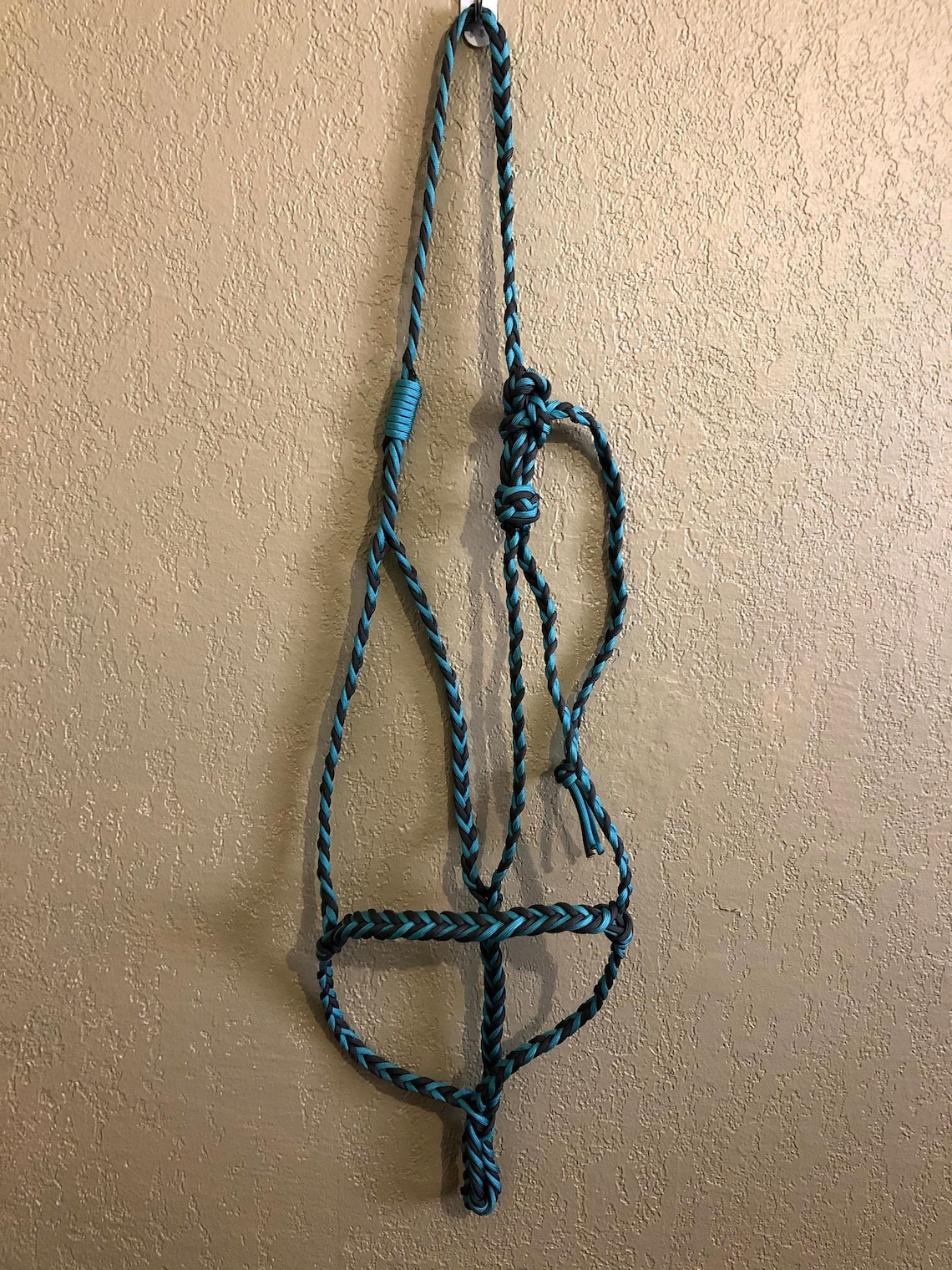 How to Make a Horse Halter From Paracord: A Step-by-step Guide ...