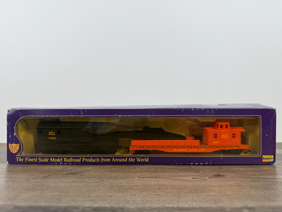 HO Scale IHC Crane Car With Boom Tender – Seaboard Coast Line M3561 ...