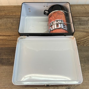 Laura Croft Tomb Raider Lunchbox and Thermos 2001 NECA Limited Edition ...