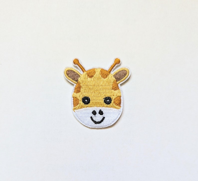 Cute Smiley Giraffe Patch: Adorable Embroidered Badge / Patch - Iron-on / Sew-on Applique for ...