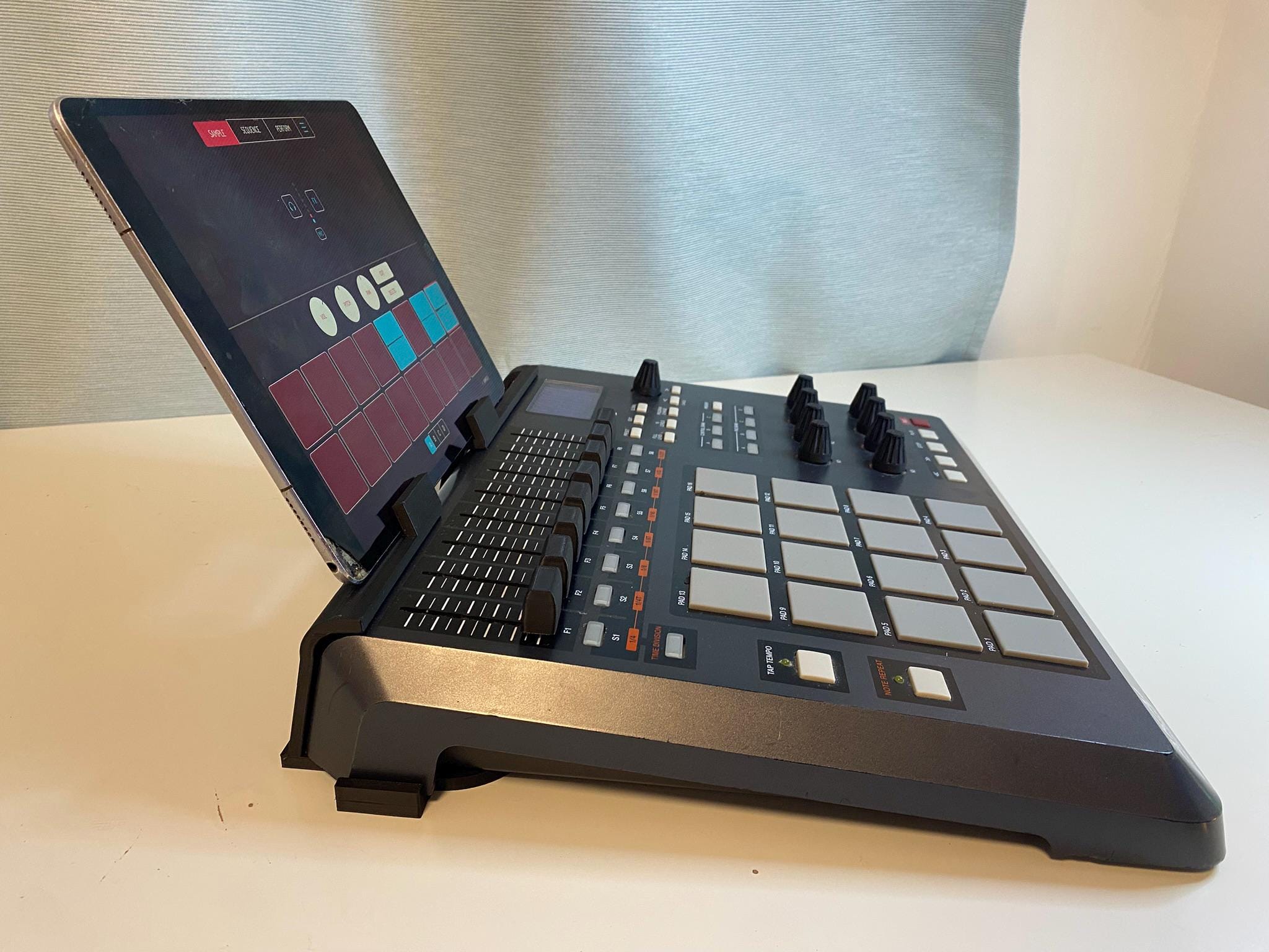 Clip Stand Holder for AKAI MPD32 Attach Your iPad Tablet / iPhone ...