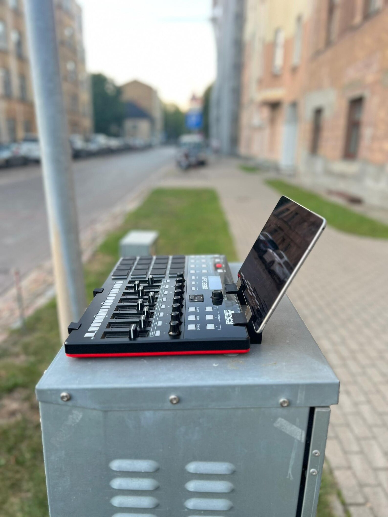 Clip Stand Holder for AKAI MPD232 Attach Your iPad Tablet / iPhone ...