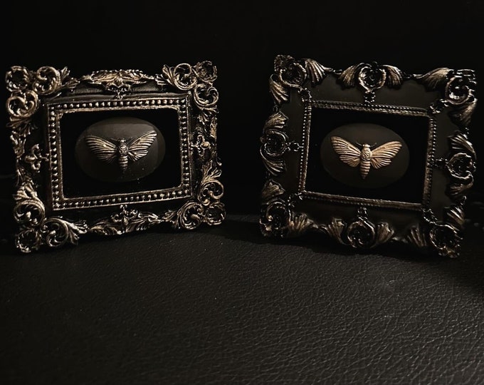Black and Gold Baroque Wall Decoration Aged Butterfly Medallion Sphinx ...