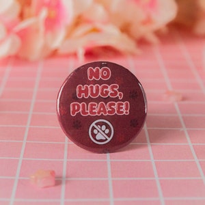 No Hugs, Please Badge Hug Traffic Light for Comic Conventions Button ...