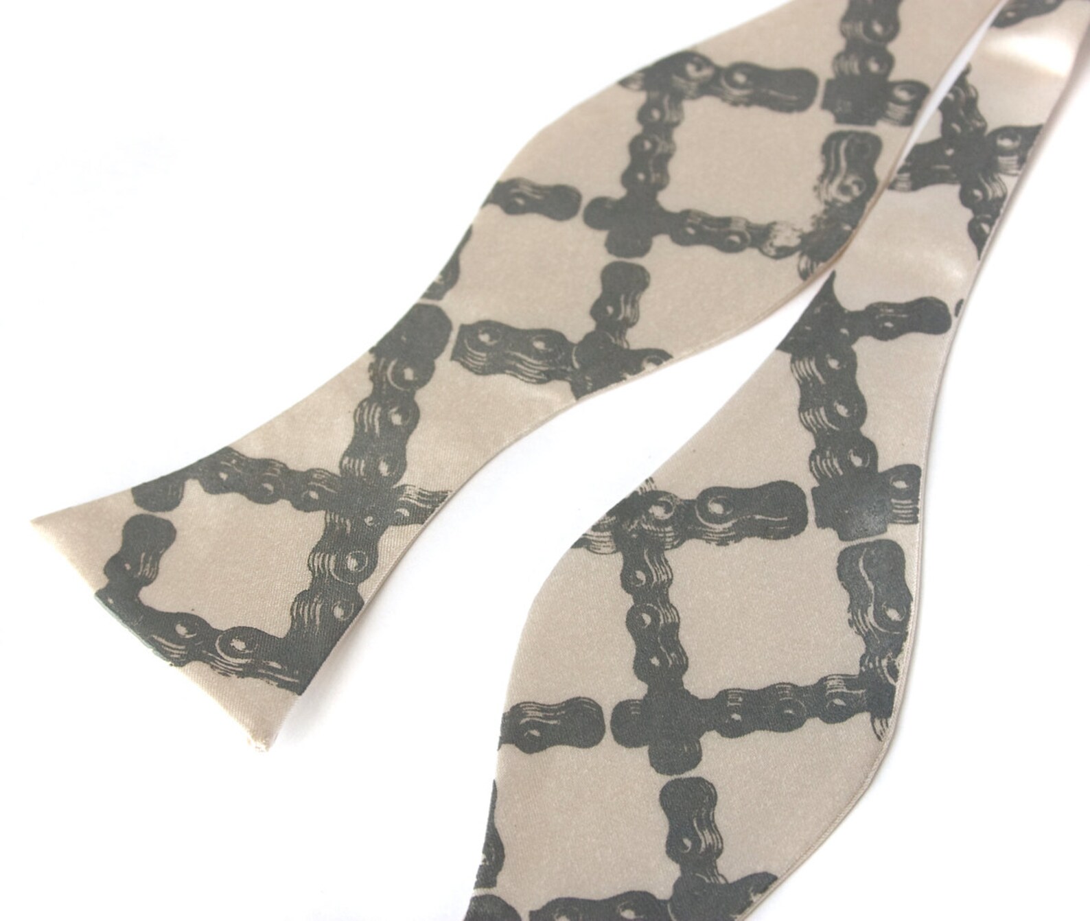 Bike Chain Bow Tie. Men's Plaid Bow Tie. Argyle Diamond Tartan Bicycle ...
