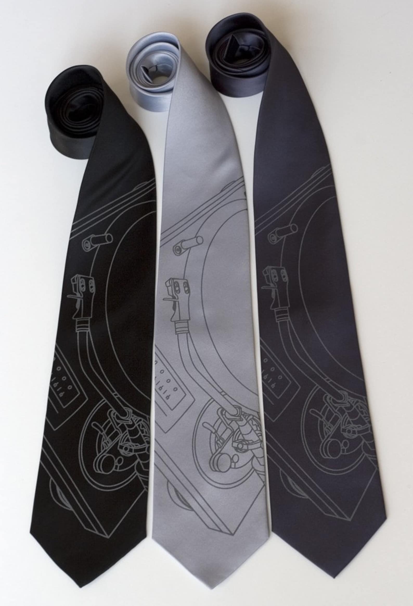 Turntable Tie. Record Player Silk Necktie - DJ Tie - Turntable Tonearm ...
