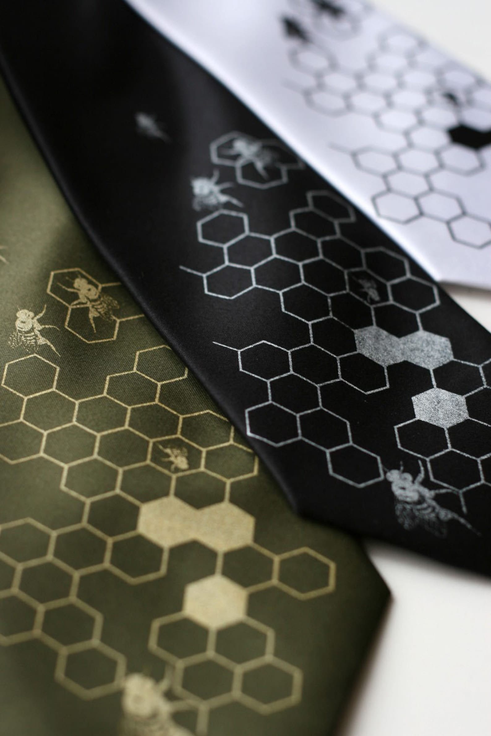 Bee Tie. Honey Bee Necktie, Beehive Tie. Honeycomb, Bee Hive Mens Tie ...