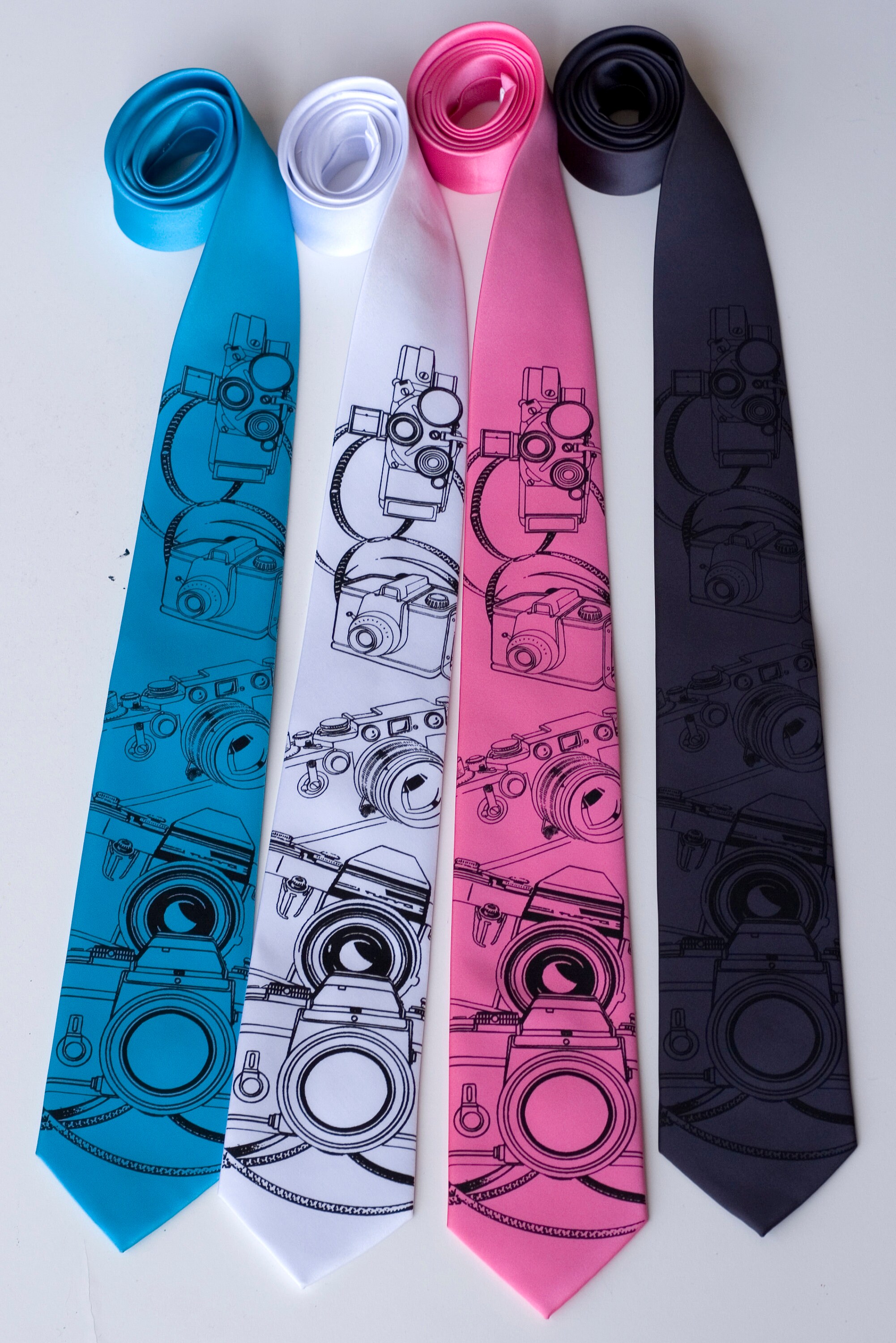 Old Cameras Silk Necktie. Photographer Tie, Black Silkscreen Print ...