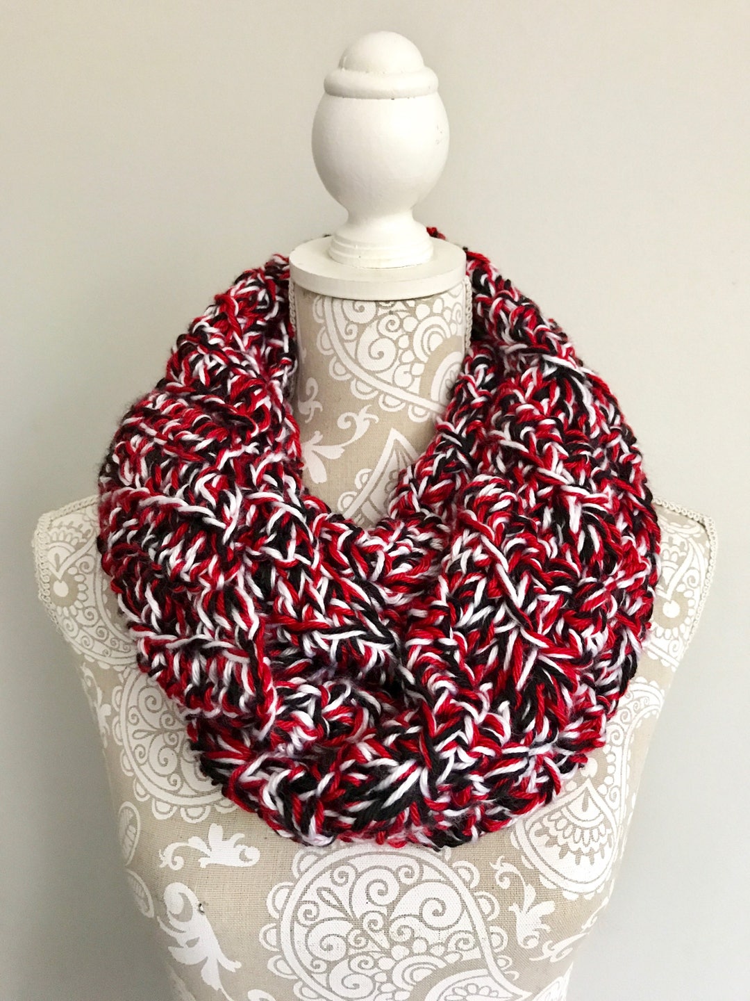 Georgia Bulldogs Themed Infinity Scarf - Etsy.de