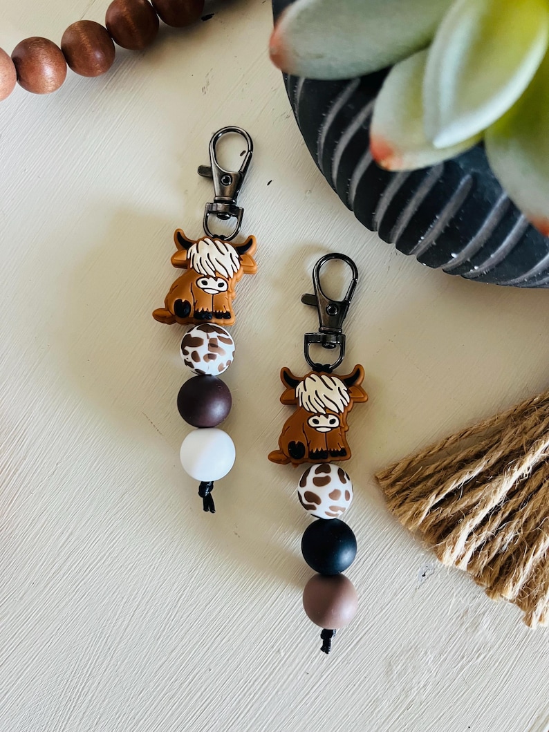 Highland Cow Keychain: Silicone Bead, Western Charm - Etsy