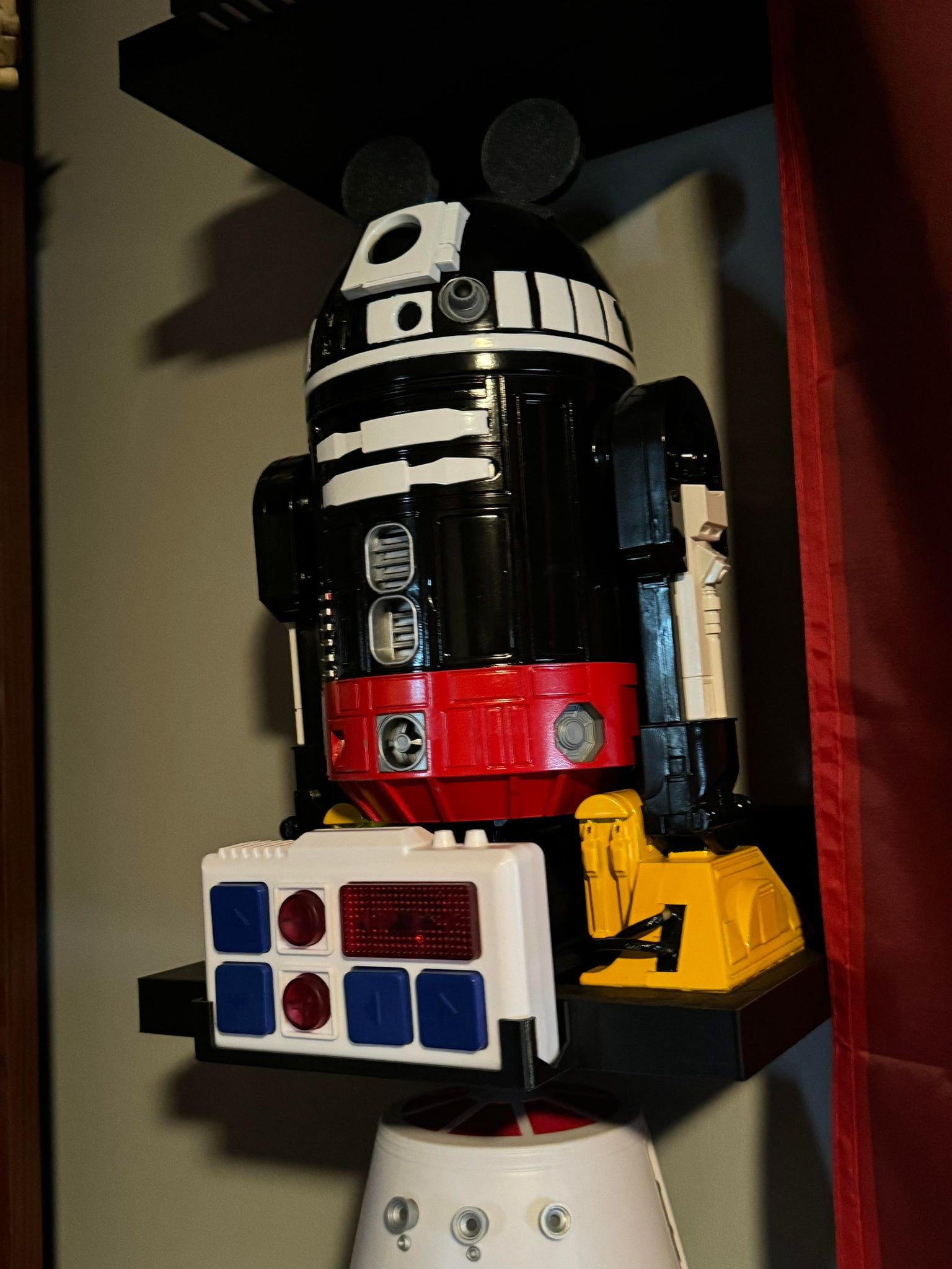 Galaxy's Edge Droid Depot R/C Unit Droid Shelf - Etsy