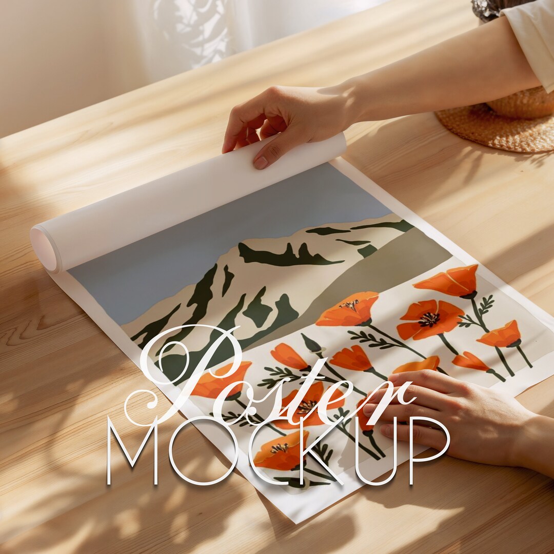 Maqueta de póster enrollado sobre la mesa con una persona en la ...