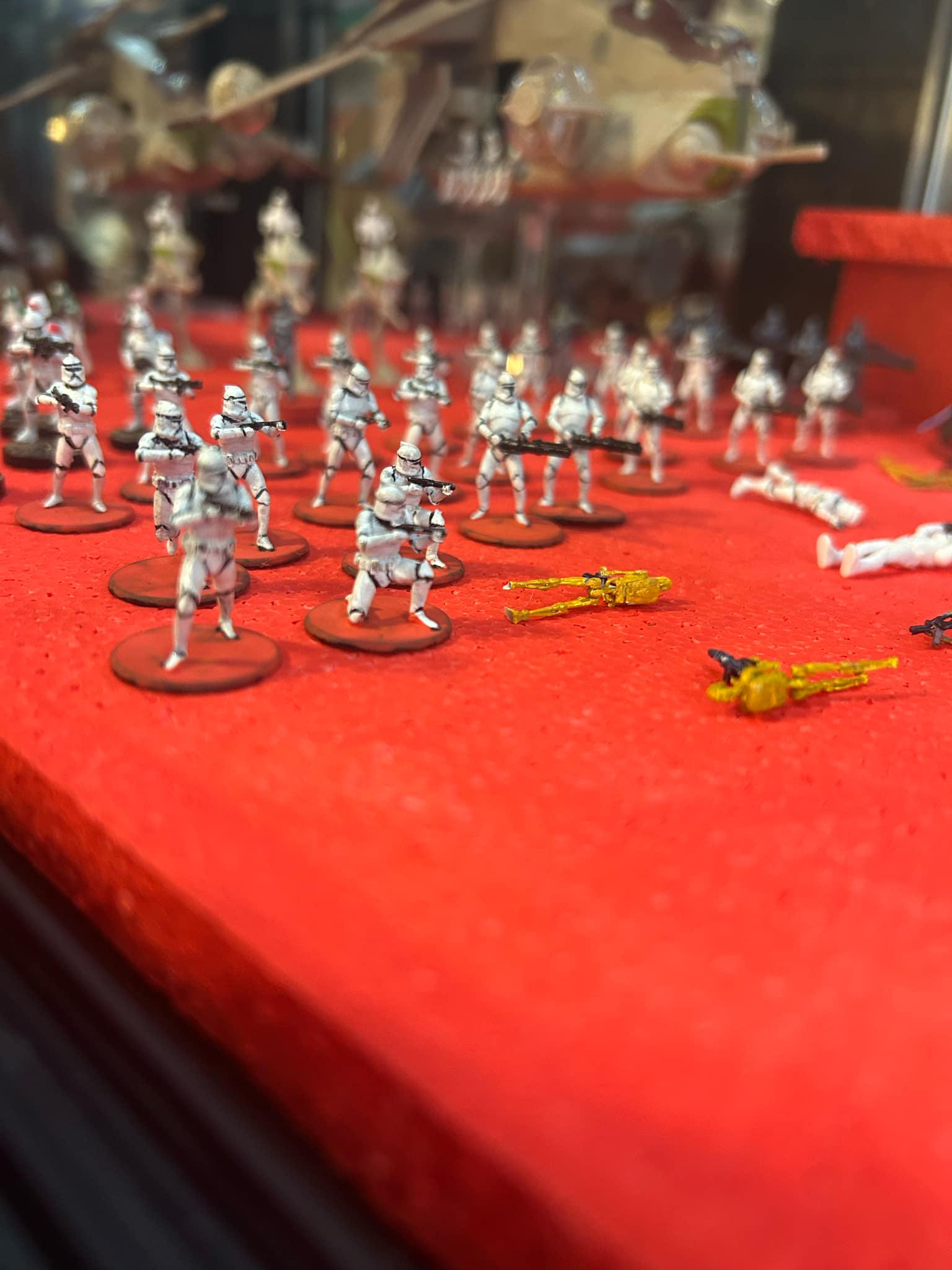 Magnaguard Miniature (pose 1, Red Repaint) Hand Painted 25mm 1:72 Scale ...