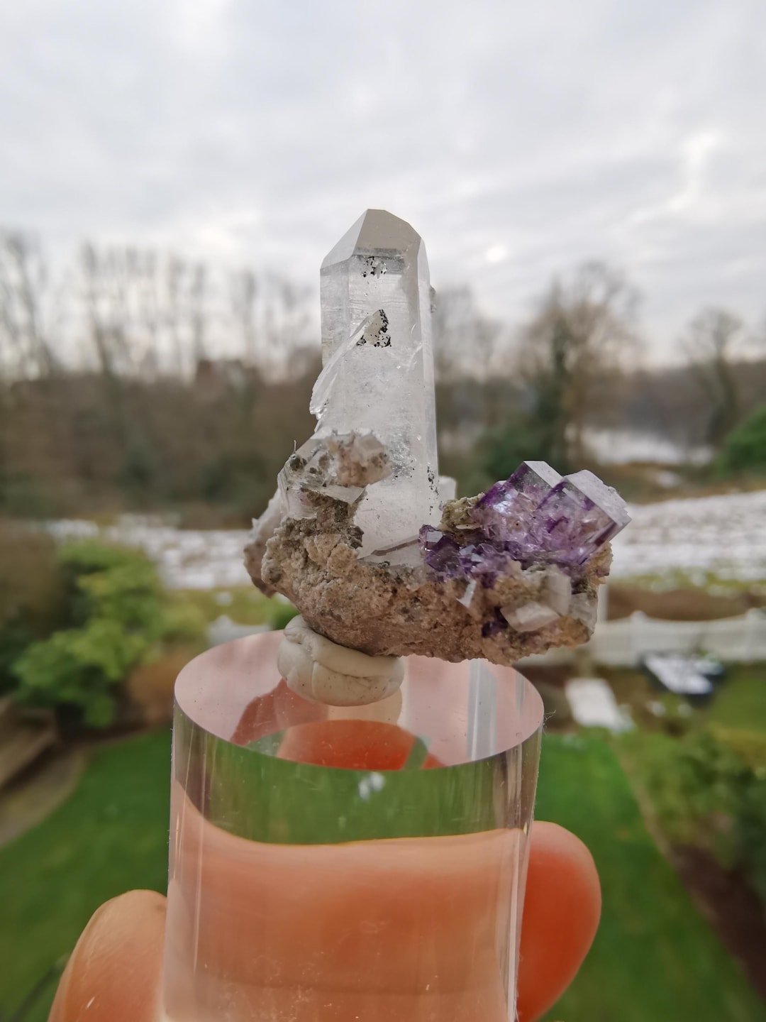 Spécimen combiné de fluorite violette et de quartz de 12 g de ...