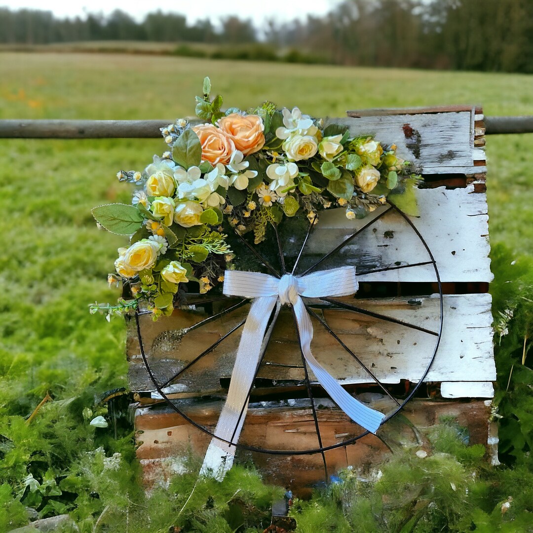 Wagon Wheel Flower Wreath - Etsy