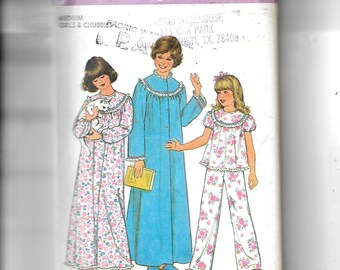 9250 Vintage Simplicity Sewing Pattern Girls Pajamas Nightgown Robe ...
