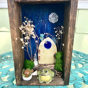 OAK Frog With Fairy Door Wooden and Ceramic Diorama Whimsical Frog ...
