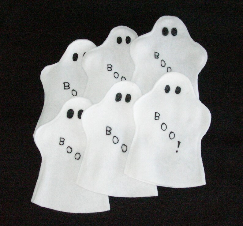Six Ghost Hand Puppets / Ghost Halloween Party Treats / Felt | Etsy