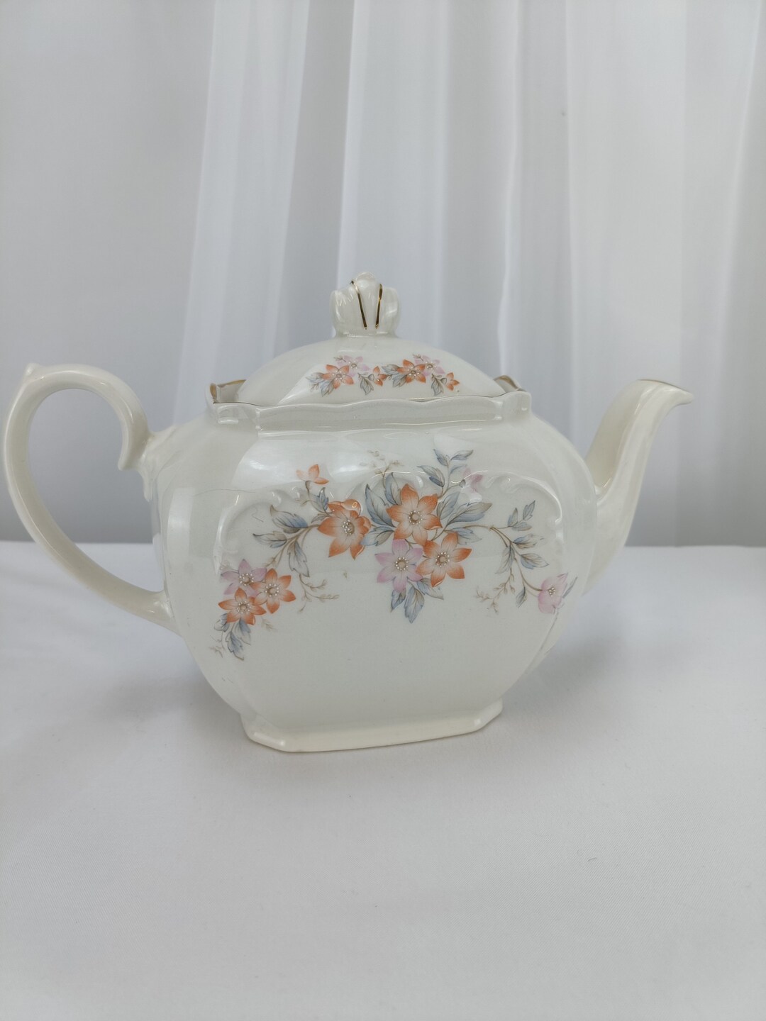 Vintage Wonderfully Simple yet Elegant Tea Pot - Etsy