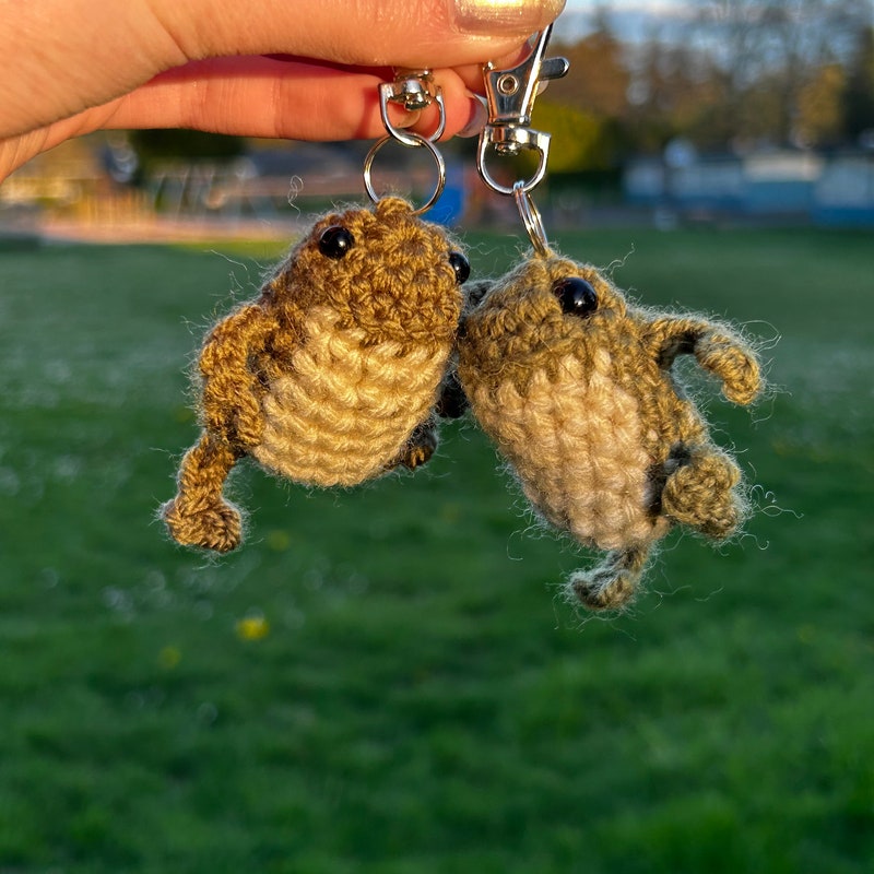 Crochet Frog Keychain - Etsy