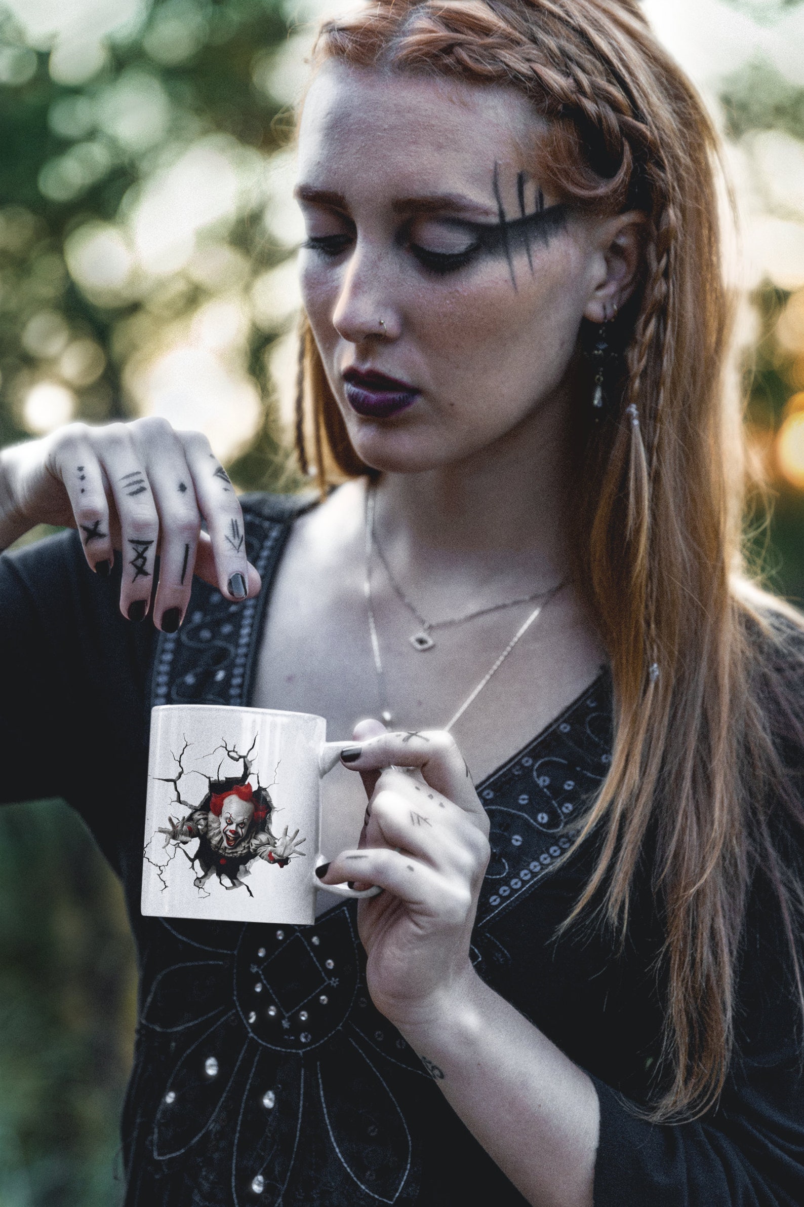 Pennywise Breaking Through Mug, It Movie Fans Gift, Horror Movie Cup ...