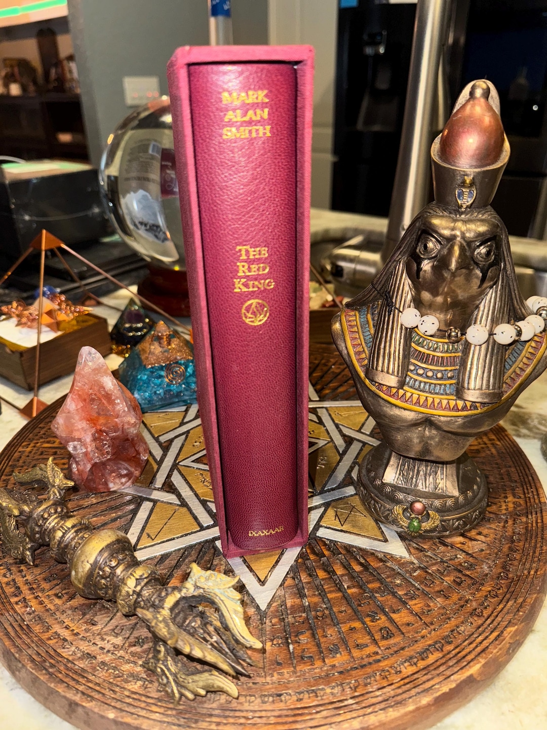 The Red King: Deluxe Edition – Mark Alan Smith (ixaxaar) Actual Authors ...