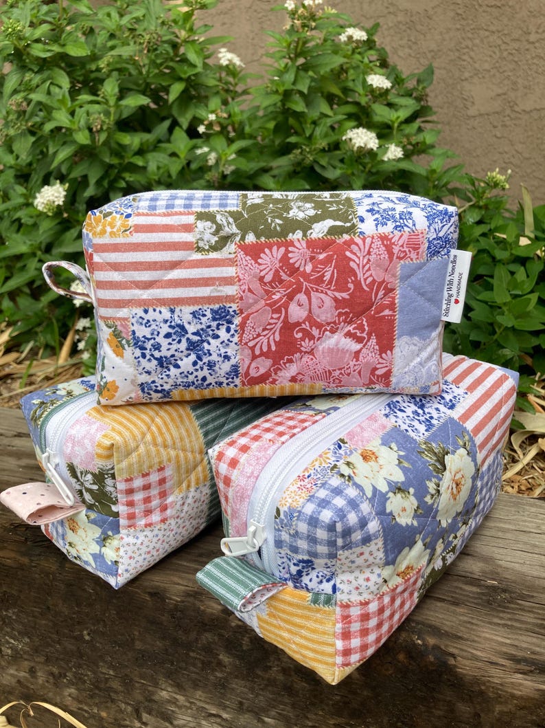 Quilted Patchwork Makeup Bag Travel Bag, Floral Cottage Core Print ...