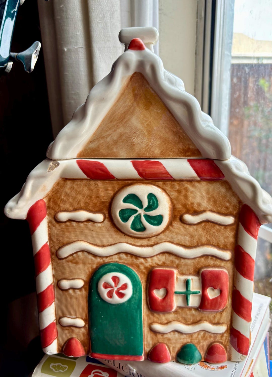 Treasure Craft Gingerbread House Holiday Cookie Jar (small Chip; See ...