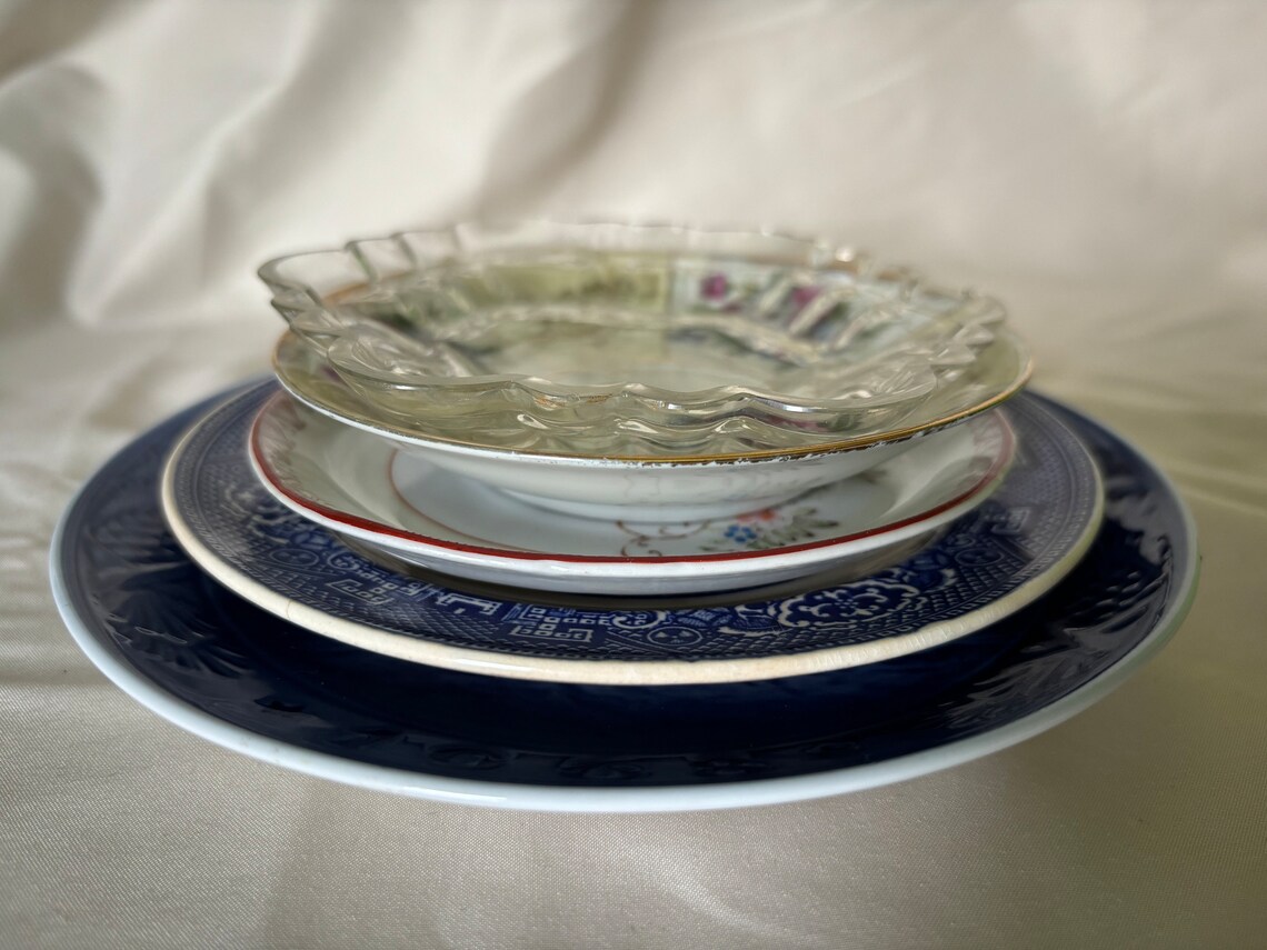 Collection of Vintage Decorative Plates - Etsy