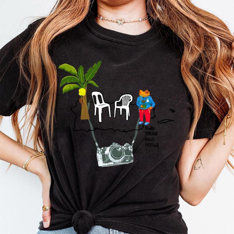 Debi Tirar Mas Fotos Png, Puerto Rico Merchandise Png , Fan Outfit ...