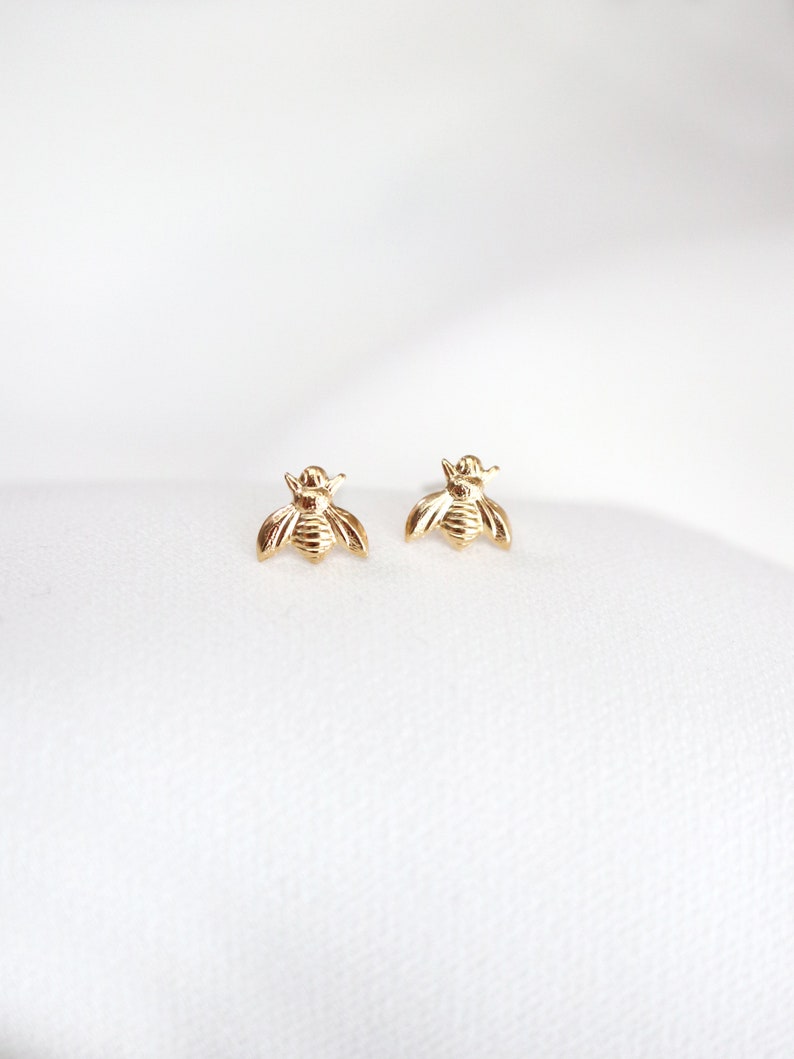 Gold Bee Earrings // Silver or Gold . Tiny Bee Stud Earrings . - Etsy