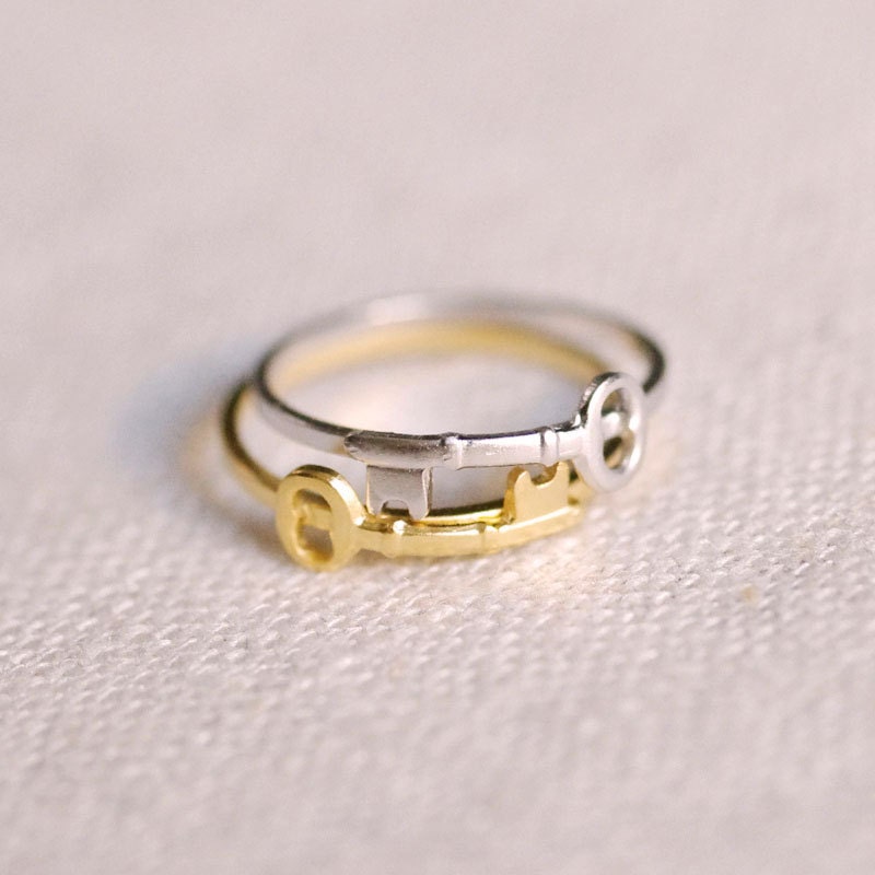 Skeleton Key Ring // Silver or Gold Filled . Vintage Style Stackable ...