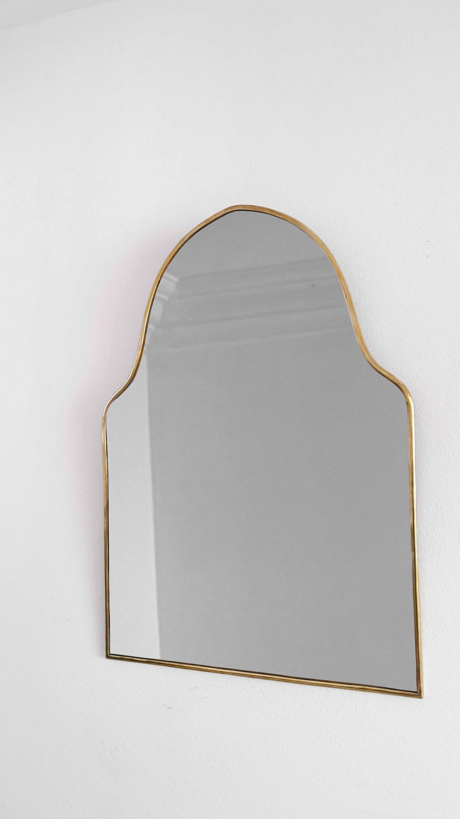 Specchio ad arco in ottone anticato fatto a mano - Specchio a forma di ...
