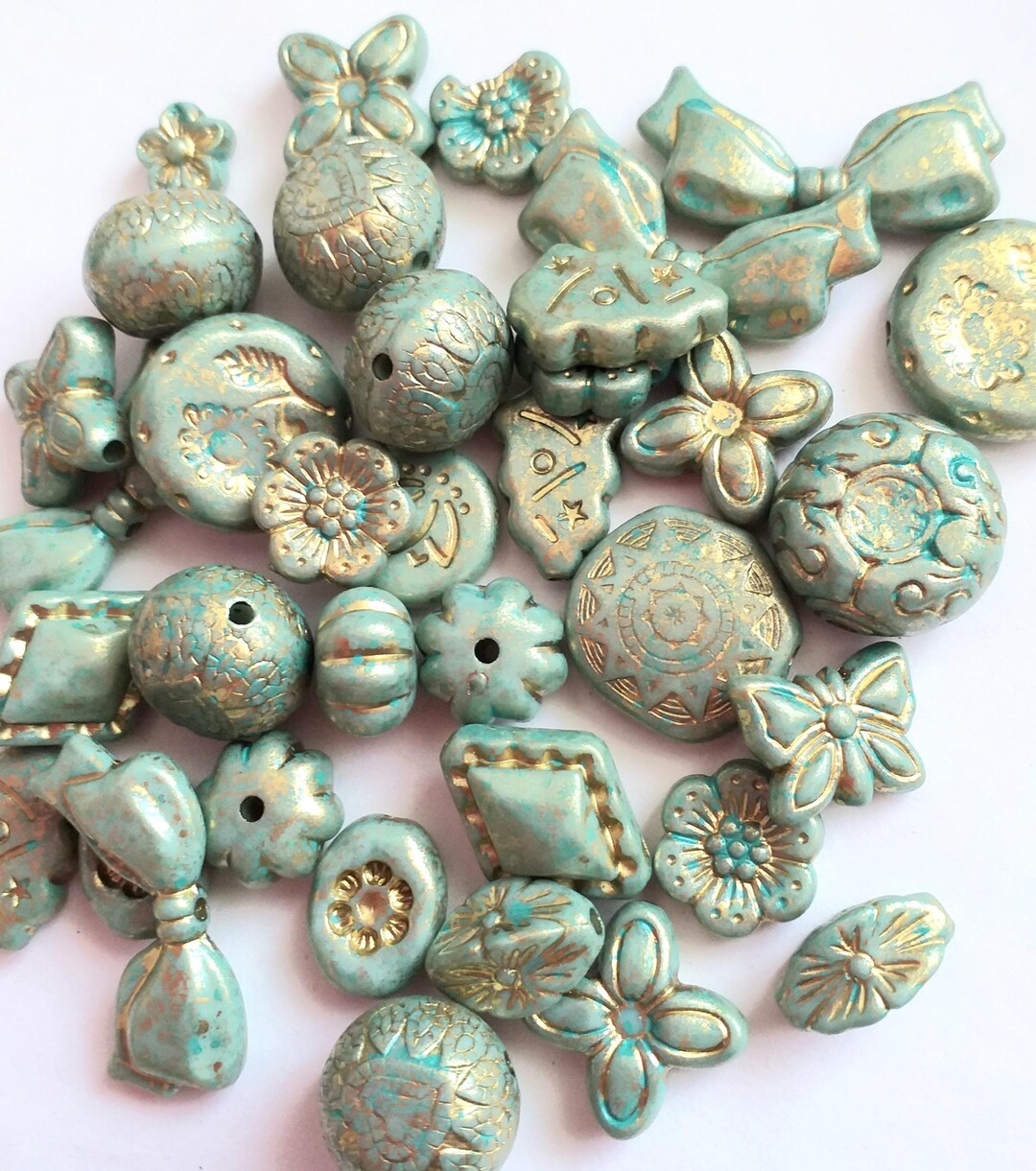 40 Acrylic Aged Look Green/gold Mixed Ornate Beads 5 to 20mm Jewellery ...