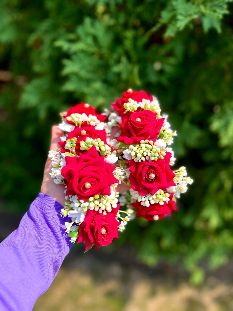 Handmade Rose Gajra Set: Scented Floral Hair Jewelry - Etsy