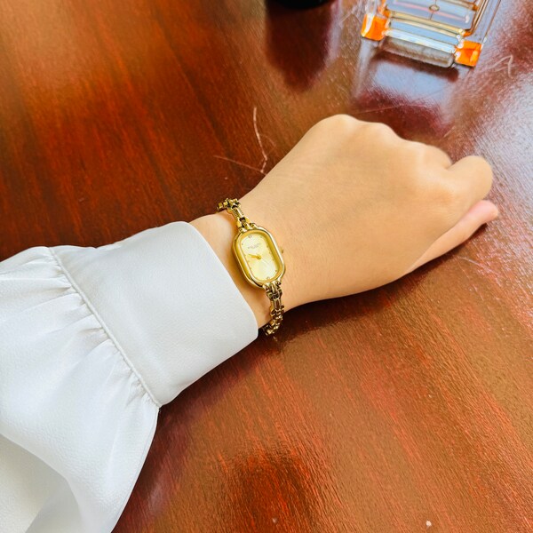 Vintage Oval Gold Watch - Etsy