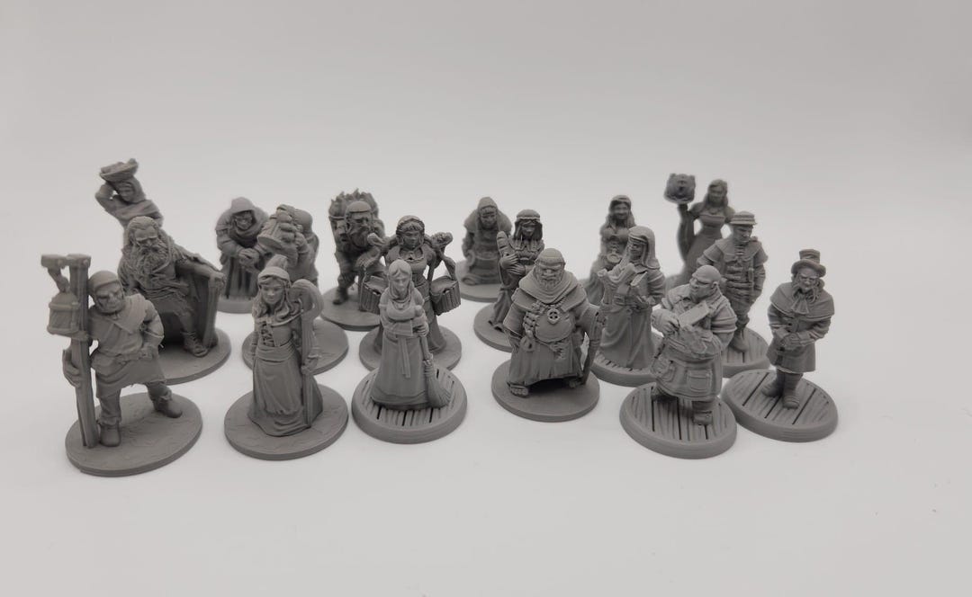 Dungeons and Dragons NPC Miniature Set With 18 Villagers Unpainted 28mm ...